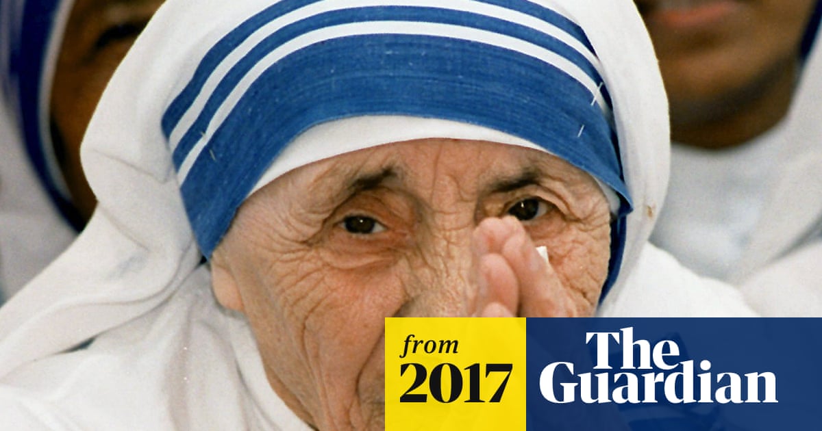 Saint Teresas Famous Blue Rimmed White Cotton Sari Trademarked Mother Teresa The Guardian