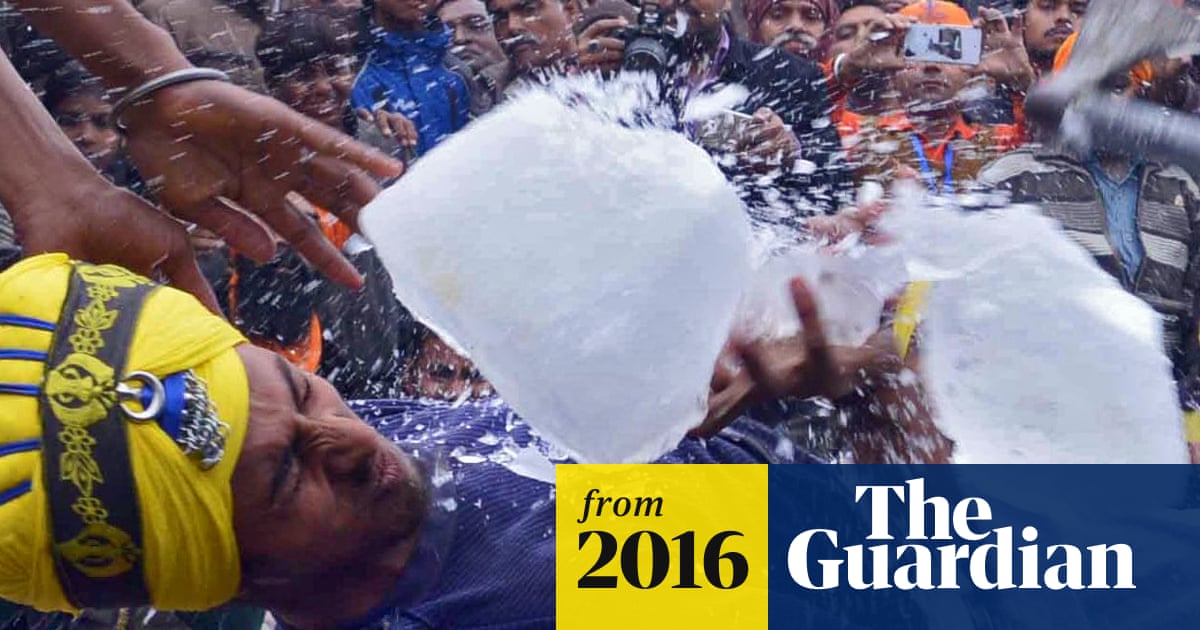 Best Photographs Of The Day From Bends In A Box To Ice Shattering In