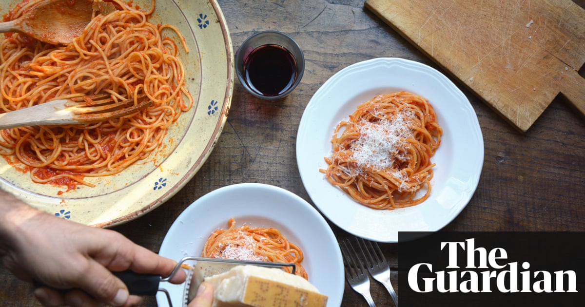 How To Cook Pasta And Tomato Sauce By Rachel Roddy Life And Style