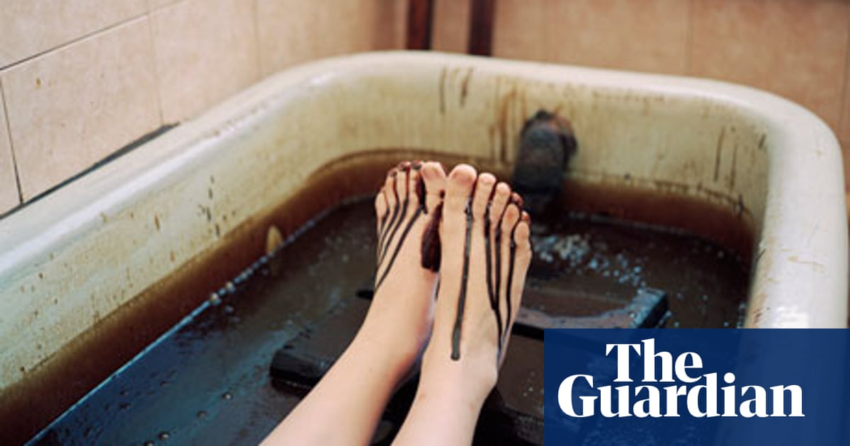Lives Bathed In Oil How Chloe Dewe Mathews Captured The Caspian Coast