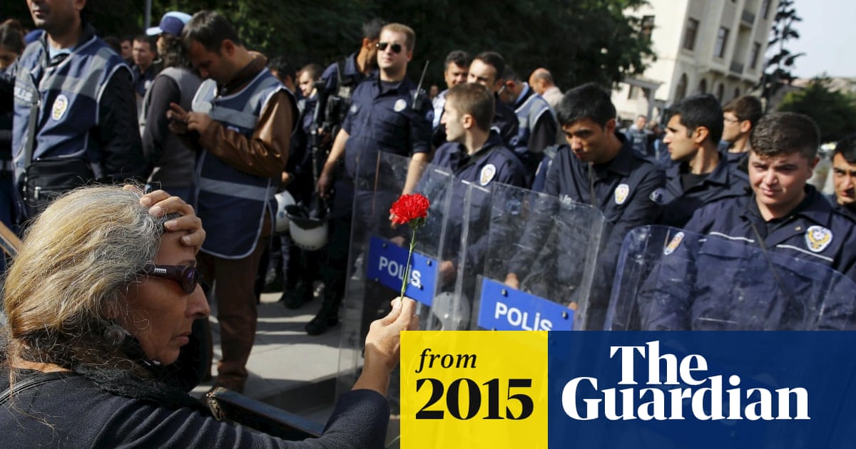 Police prevent Ankara mourners from laying flowers at bomb site – video ... Police prevent Ankara mourners from laying flowers at bomb site – video ...