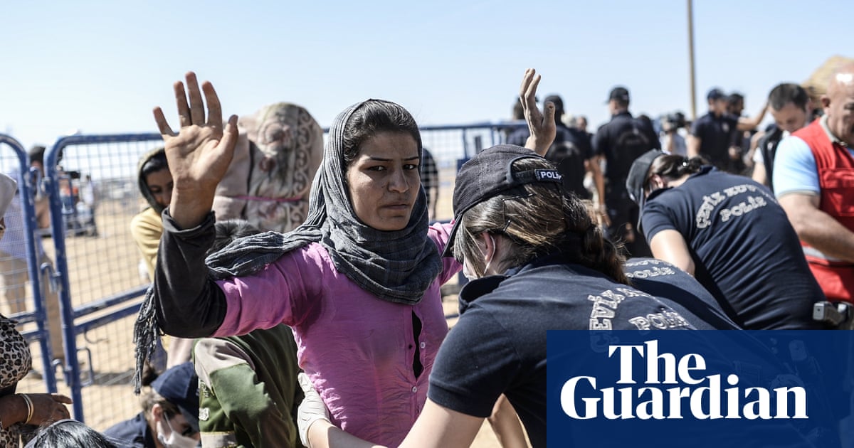 Syrian Kurds Fleeing Isis Arrive At The Turkish Border In Pictures