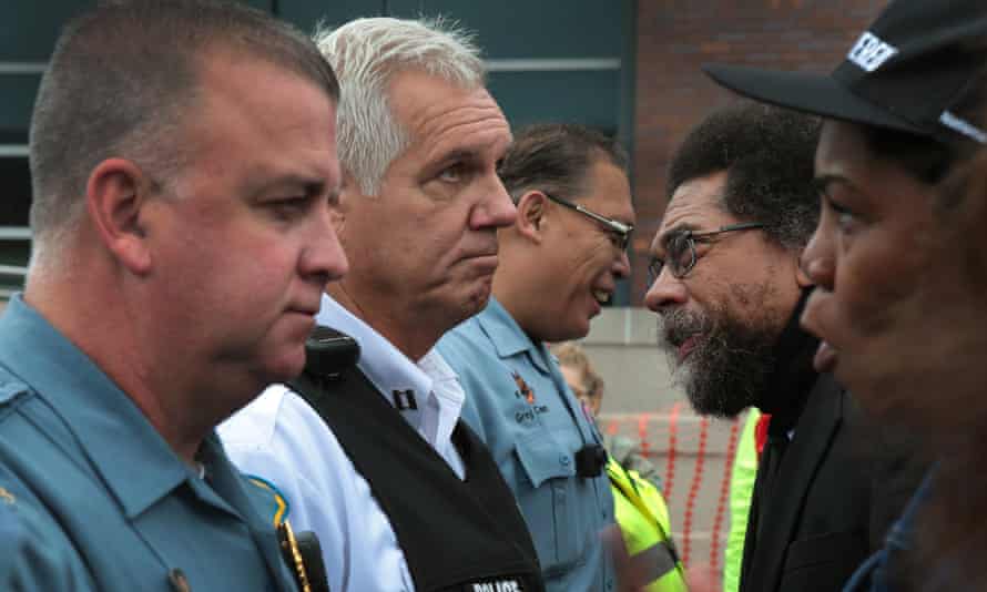 Two Ferguson Police Officers Resign Over Racist Emails Uncovered In